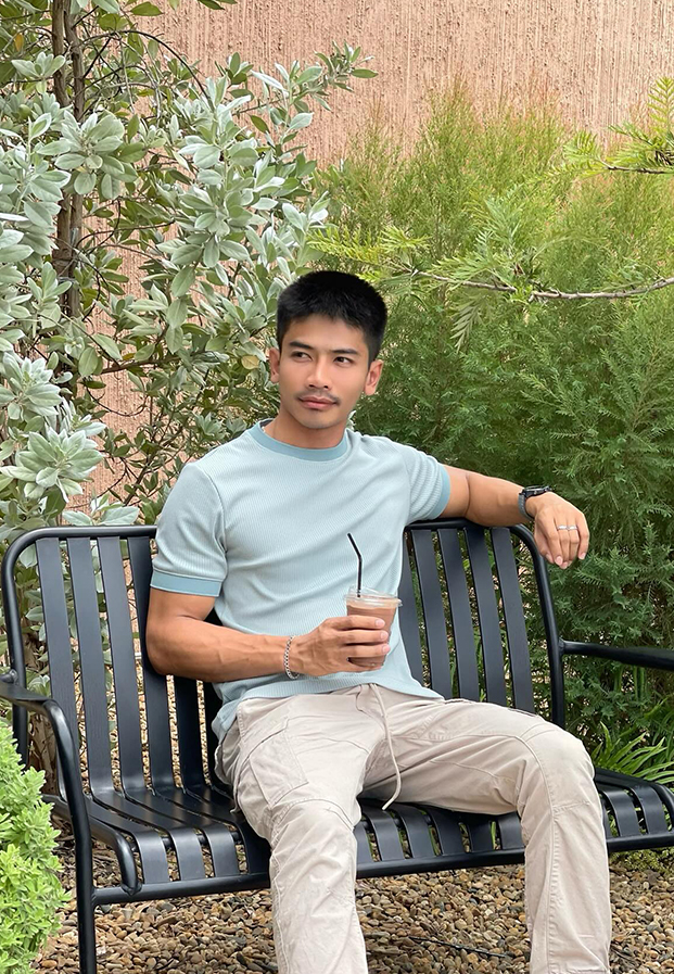 Mungdee Armmy เปิดวาร์ปหนุ่มหล่อชาวไทย หุ่นแซ่บมาดเท่ กล้ามแน่นสุดฮอต