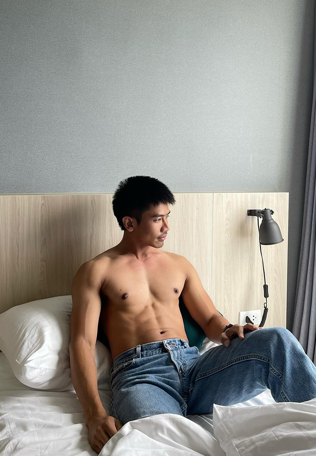 Mungdee Armmy เปิดวาร์ปหนุ่มหล่อชาวไทย หุ่นแซ่บมาดเท่ กล้ามแน่นสุดฮอต